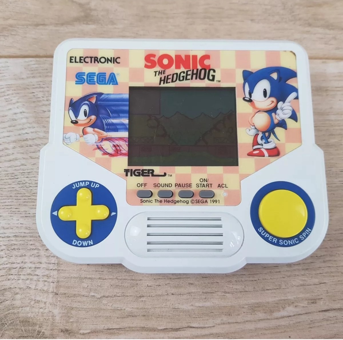 Tiger “Sonic the Hedgehog” handheld console – Foxes Den